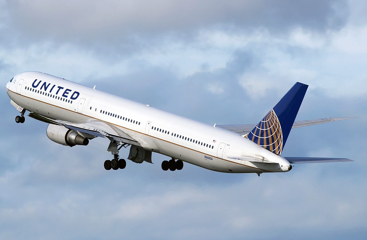 Teen's 'bomb' bluetooth prank forces United flight into mid-Atlantic u-turn
